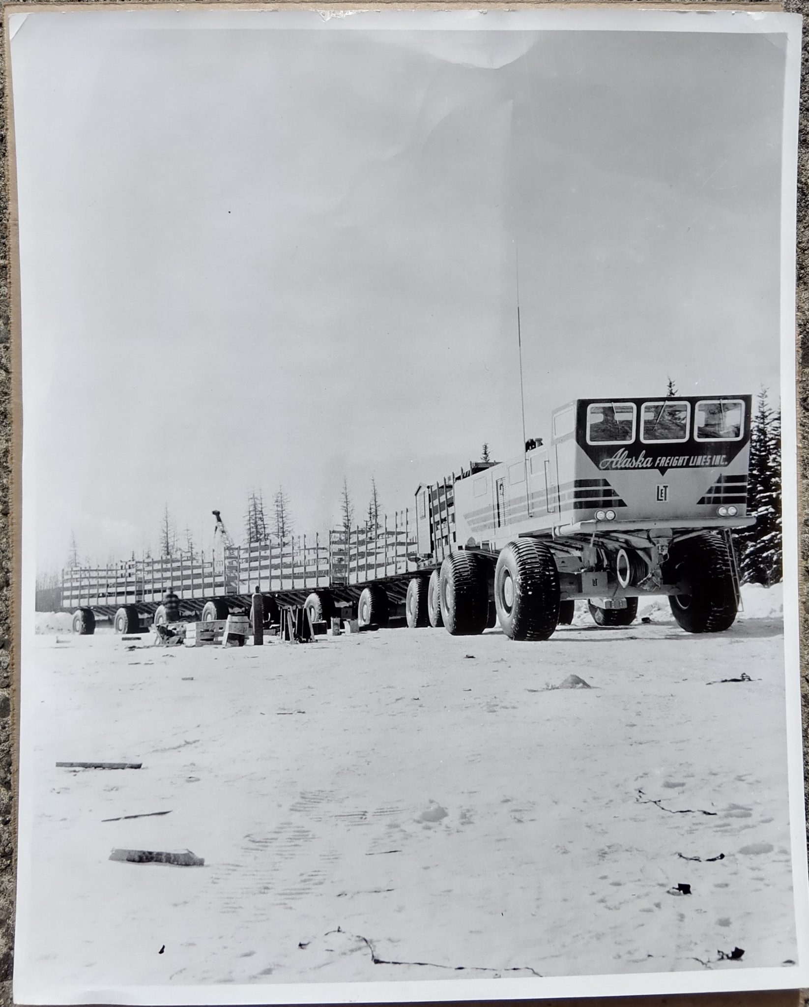VC-22 Alaska Freight Lines Sno-Freighter Image with Gas Cylinder ...